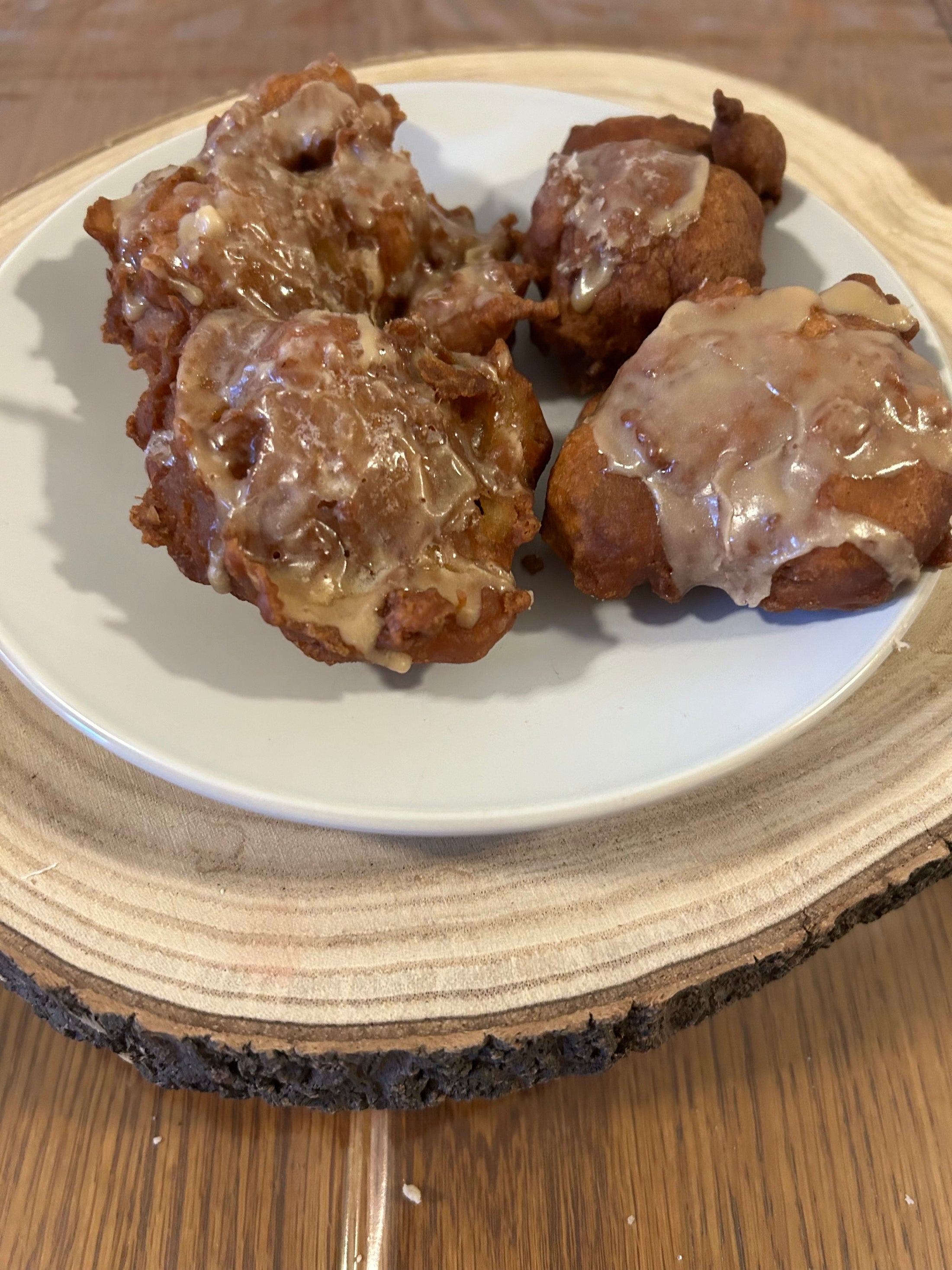 Delicious Homemade Apple Fritters with Maple Glaze – A Sweet Fall Trea ...